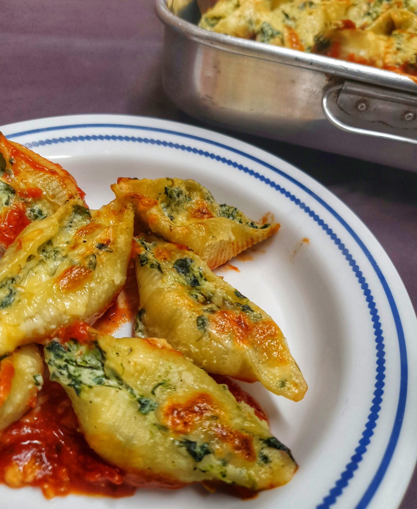 Spinach & Ricotta Stuffed Pasta Shells - Haloodiefoodie.com