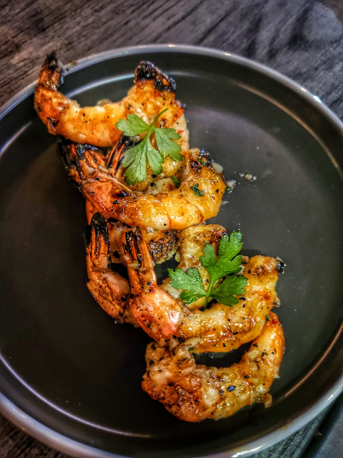 Grilled chilli and garlic king prawns - Haloodiefoodie.com